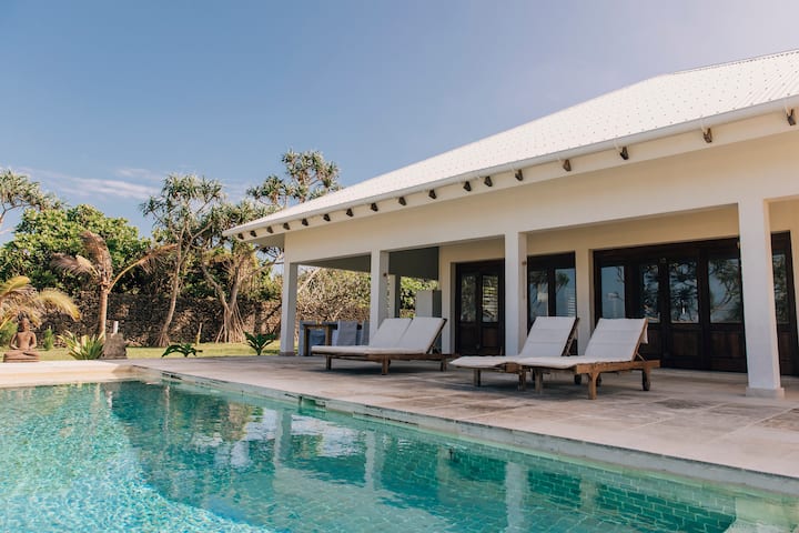 Villa Blanc I Vanuatu Luxury Holiday Homes - Vanuatu