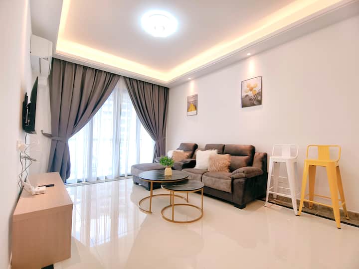 R&f Luxurious Mall Cosy 2 Bed@seine Region Phase 2 - Woodlands