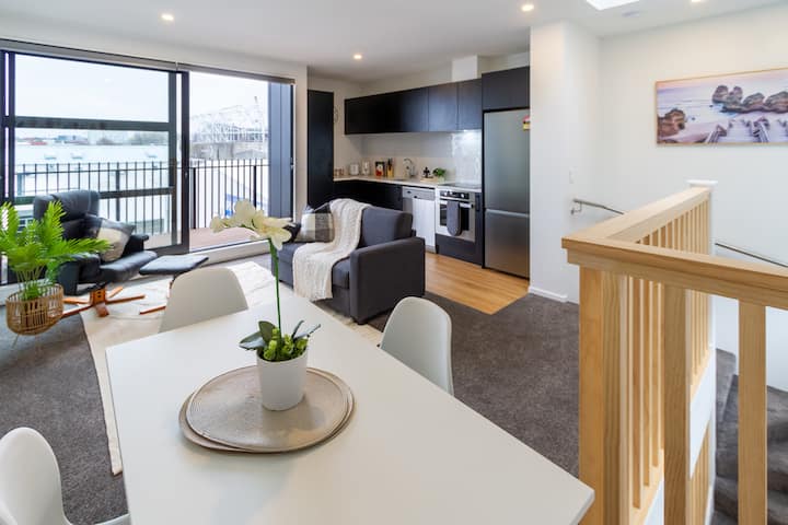 Unique Stadium View In St Asaph 2 Bed 2 Bath - Christchurch
