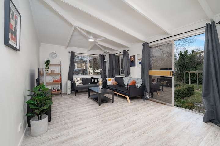 Popular Central Location | King Bed | The Repose - Armidale