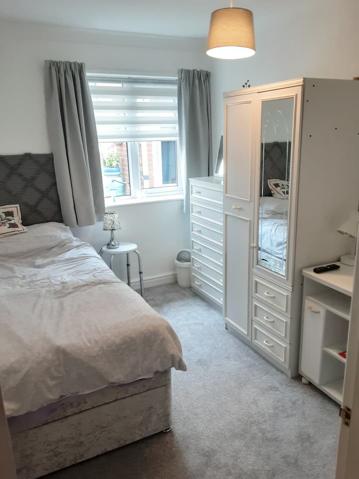 Single Bed Inc Cooked Breakfast, Shared Bathroom, - Filton