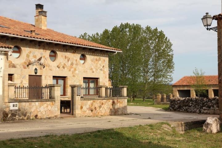 La Casona De Ocenilla
Casa Rural Para 12 Personas - Soria