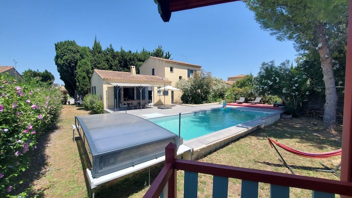 Maison Piscine Et Roulotte - Arles, France