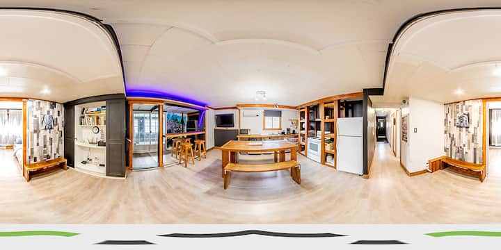 Room At The International House - Levis