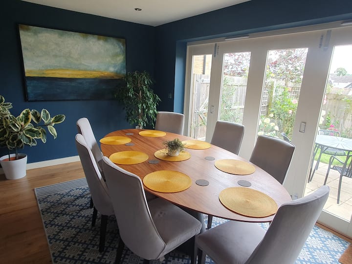 Stamford Home, Garden & Parking - Stamford