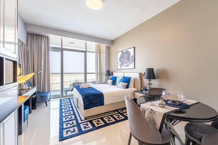 Stylish Studio With Pool View & Free Parking - Dubai