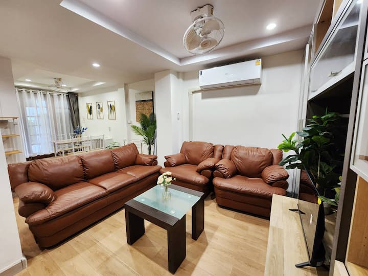 Familyr+kitchen 240m @Bts Saint Louis Silom-sathon - Bangkok