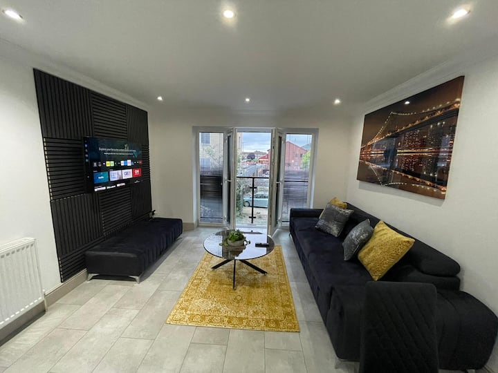 Stylish One Bedroom Flat+sofabed Located Centrally - Slough
