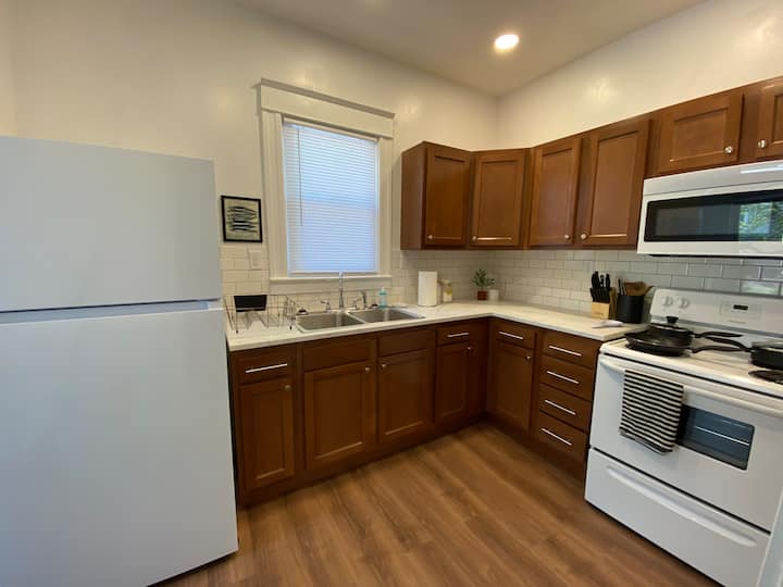 Designer Inspired 2br Apt - Springfield, IL