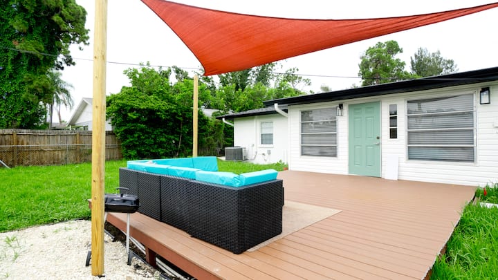 7 Min To Siesta Beach • Cozy Sarasota House - Sarasota, FL