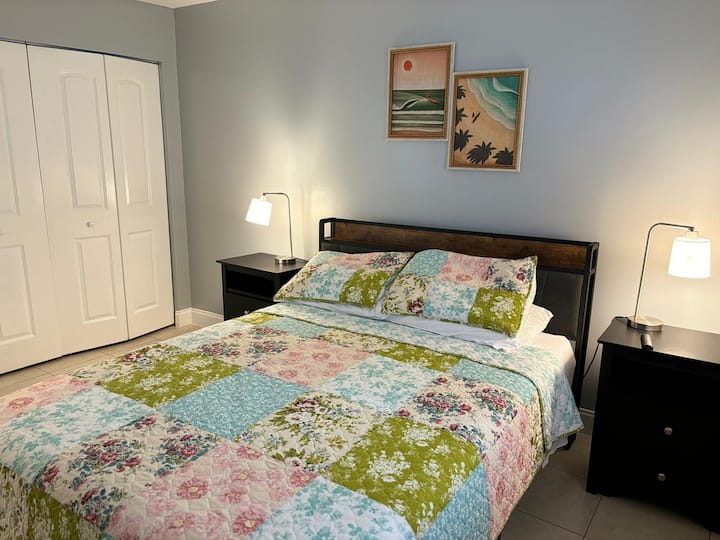 Coastal Breeze - 2 Br Apartment- Centrally Located - West Palm Beach, FL