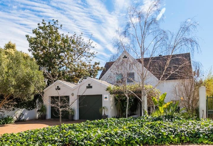 "The Huisie" 
Stellenbosch Home Away From Home! - 스텔렌보스