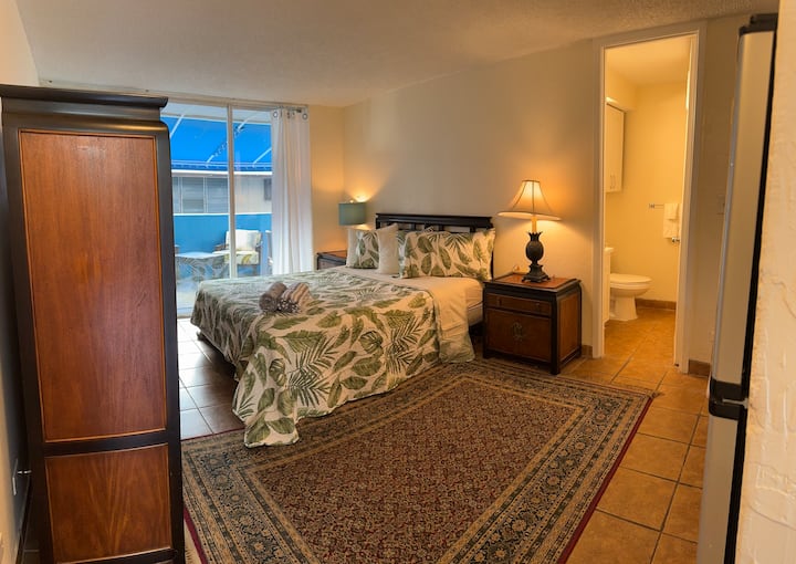Waikiki Get-away Free Parking - Honolulu, HI