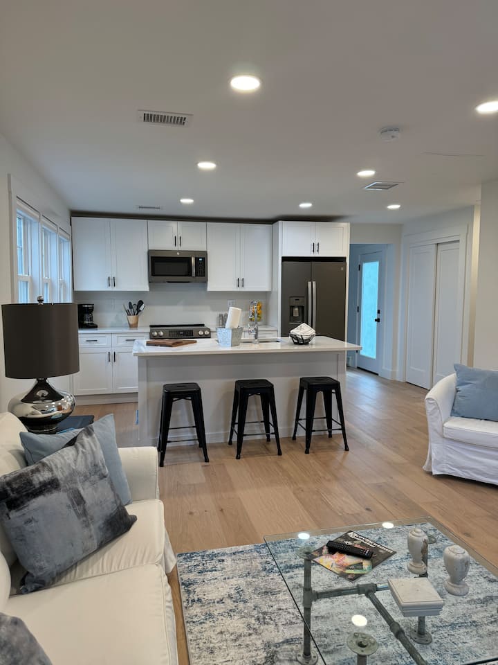 West End, Walk To Everything - Provincetown, MA