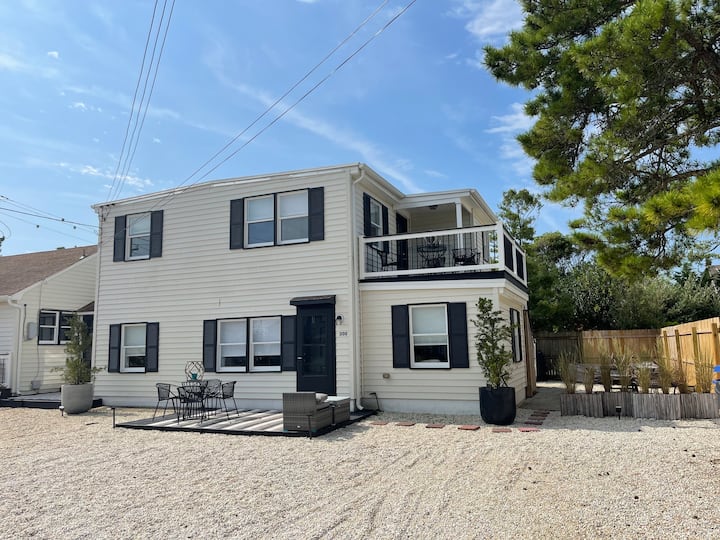 Upstairs Floor Of Renovated Beach Haven Home - Beach Haven, NJ