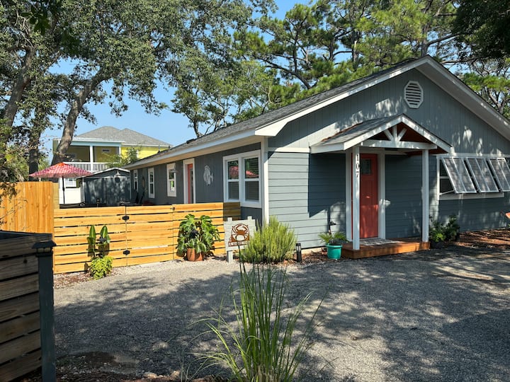 Newly Listed-great Location. Updated. - Oak Island, NC