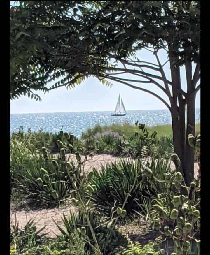 Beachfront Spectacular Port Stanley Ontario - Port Stanley