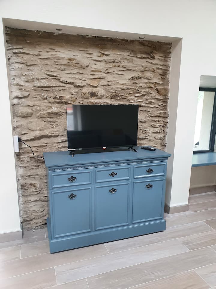 Tigh Séan.
Studio Apartment.