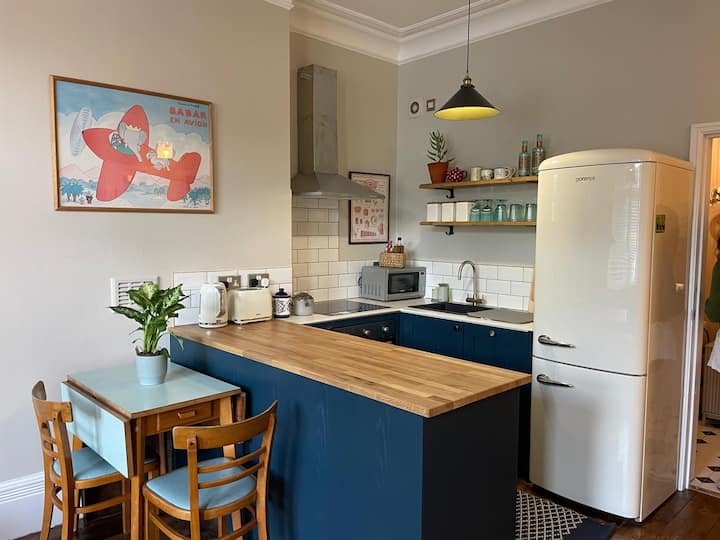 Retro-chic Flat In Guildford - University Of Surrey