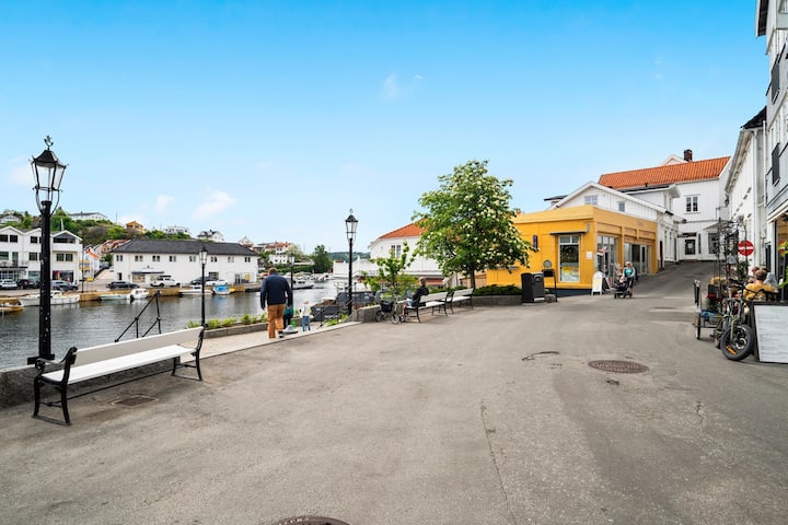Sentral Leilighet Med Sjøutsikt - Stabbestad