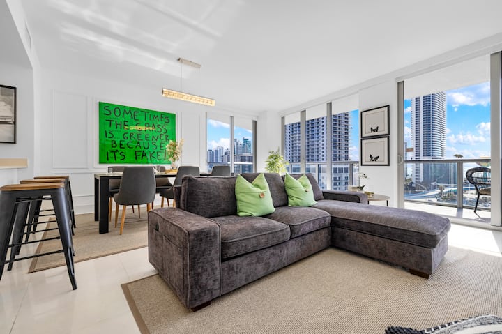 Beach | Pool | Gym | Coffee | Fast Wifi - Hallandale Beach