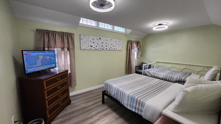 Newly Renovated Room - Lake George, NY
