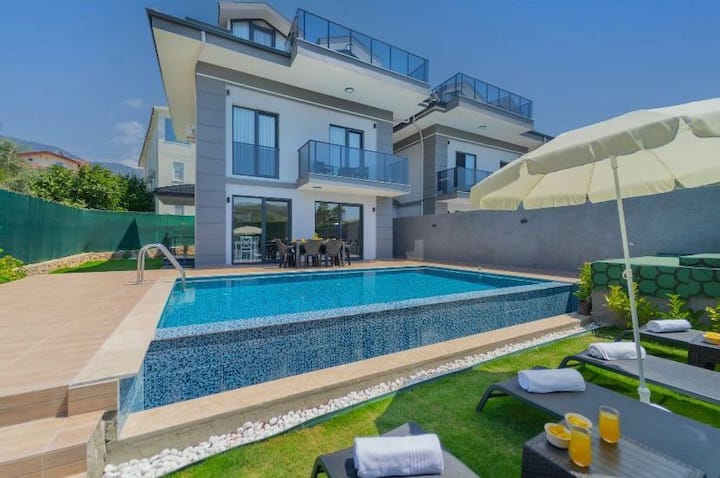 Merkeze Yakın Yeni Villa - Олюдениз