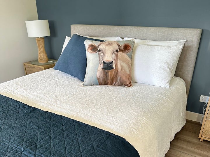 Badger's View Cabin Farmstay (Blue Tongue) - Sheffield