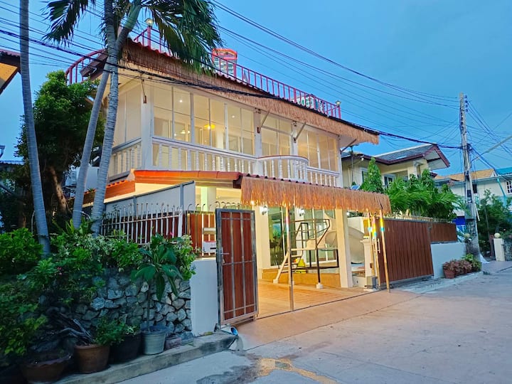 Jomtien Beach Pool Villa พูลวิลล่า ติดทะเลจอมเทียน - Pattaya City