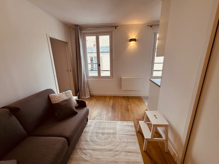 Deux Pièces Sur Les Toits De Paris - Parigi