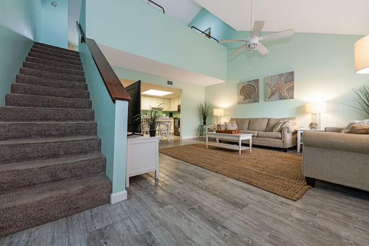 Gorgeous 2b/2br Townhome Near Beach - Cocoa Beach, FL