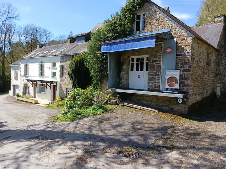 Maison , Dans Moulin Bord De Riviere,
Ex Minoterie - Lac de Guerlédan