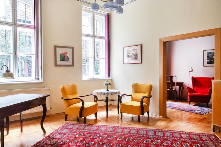 Berzy, The Antique And Modern Home - Budapest