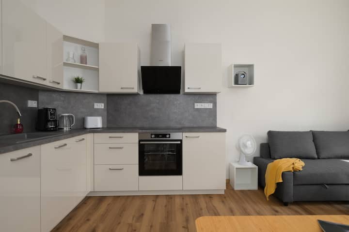 New&modern Home For 5 In Vibrant Area Near Centre! - Praha