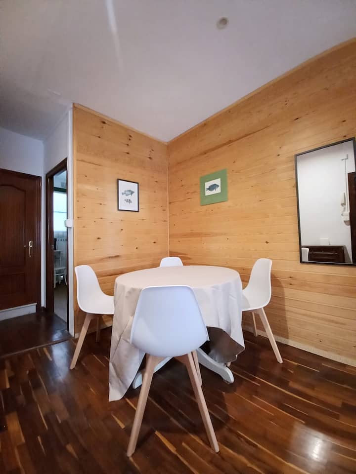 Refugio Junto Al Puerto En Cimadevilla - Gijón