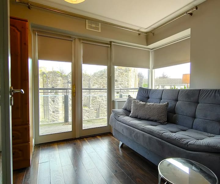 Dominic's Abbey Holiday Apartment - Cashel