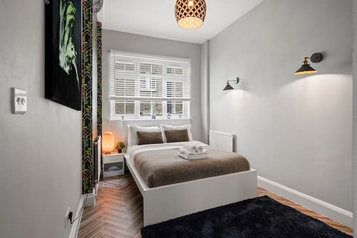 The Stylish Mews In London - London