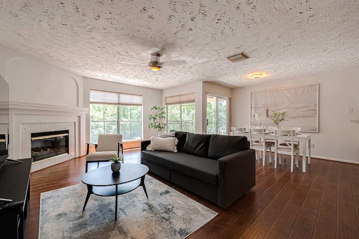 Cozy 2-bedroom Apartment - The Woodlands, TX