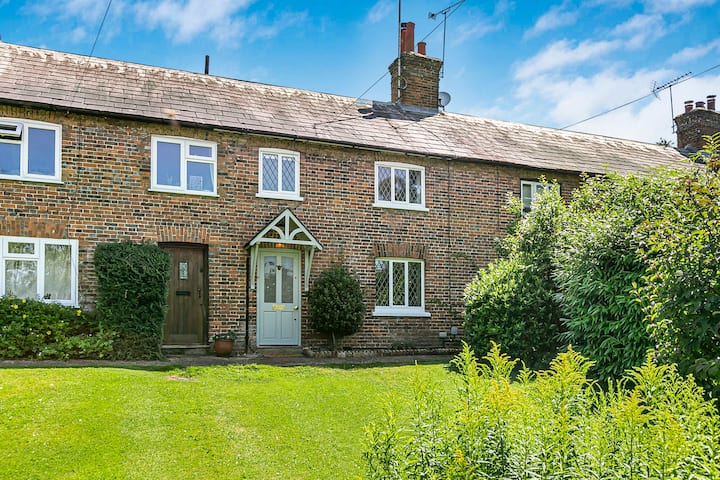 Gorgeous, Characterful Cottage In Quaint Village - Buckinghamshire