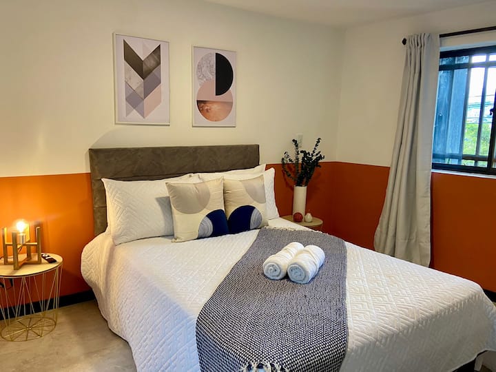 Ideal Par Recorrer La Ciudad/low Cost/fácil Acceso - Medellín