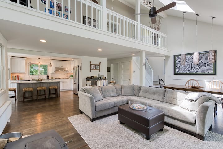 Fully Renovated / Peaceful Ski & Lake Retreat - The Berkshires, MA