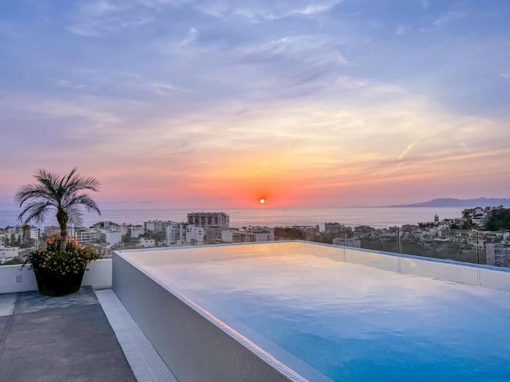 Stunning Zona Romantica Condo W/ Lux Rooftop Pool - Puerto Vallarta
