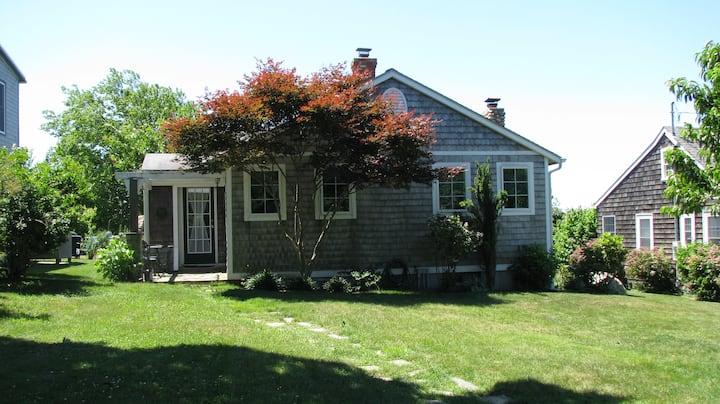 Adorable Cottage In Point Judith - Narragansett, RI