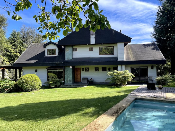 Casa Piscina  Excelente Ubicacion A Pasos De Pucon - Pucon