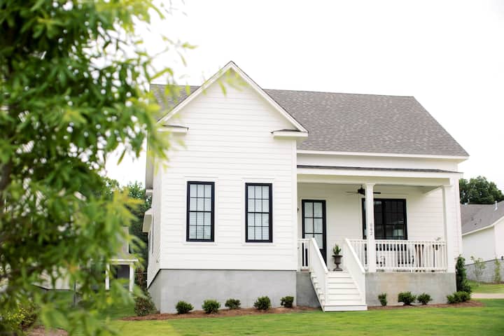 Mi Casa Su Casa - Oxford, MS