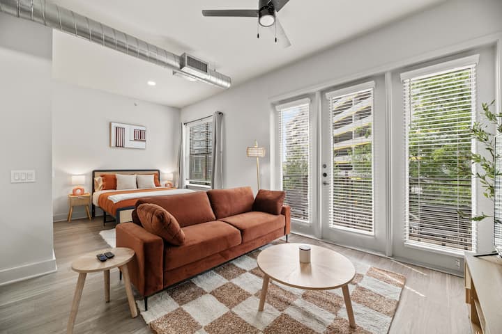 Boho Chic L Prime Location L Pool/gym L Free Park - Dallas, TX