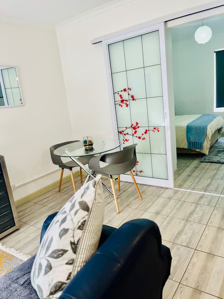 Little Greece-modern And Stylish - Somerset West