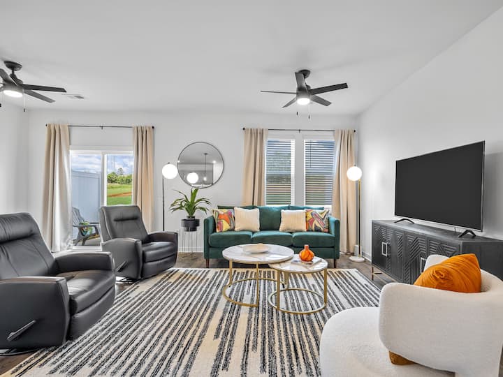 Modern Comfort Townhome - Spartanburg, SC