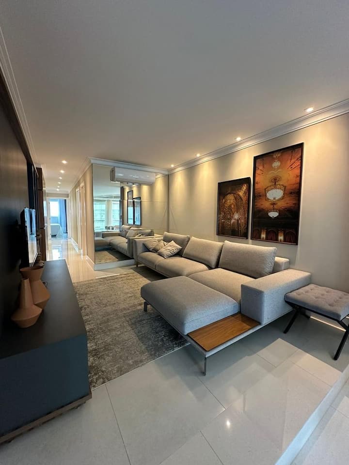 Apartamento Em Meia Praia 3 Suítes - Itapema