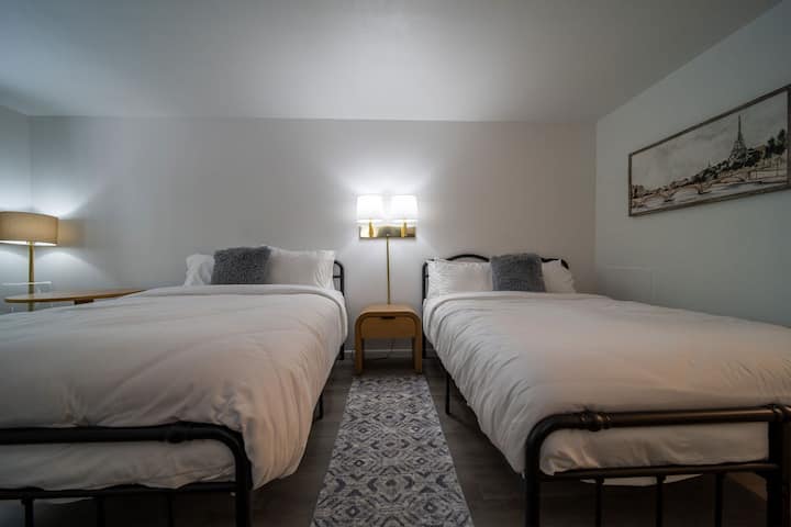 Queen Suite #6 At Glorydayz - Eureka Springs
